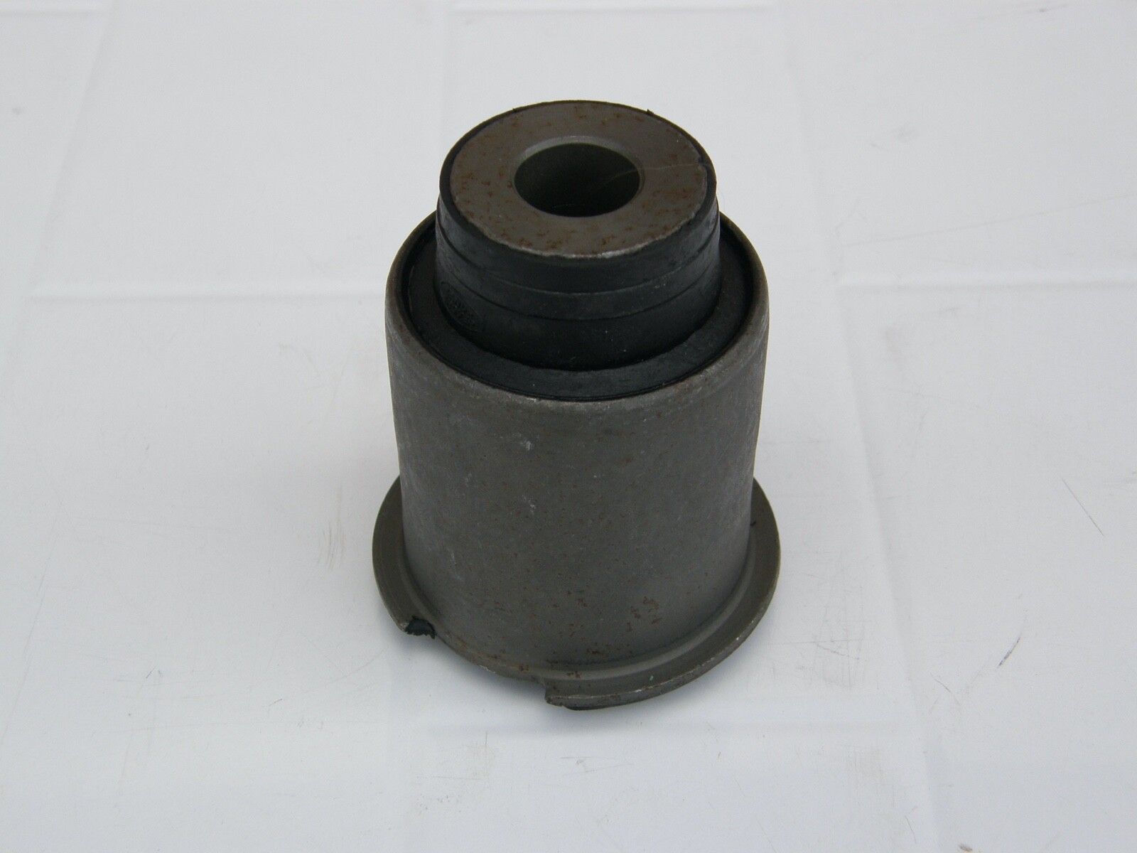 Land Rover Discovery 3 & 4 Front Lower Suspension Bush RBX500311 ...