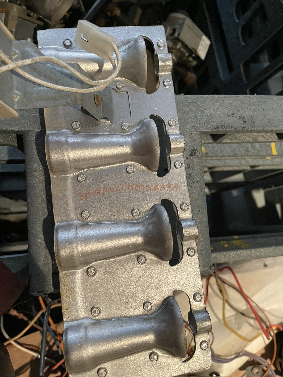 Carrier Bryant 326643-703 4 Section Furnace Inshot Burner Assembly | eBay