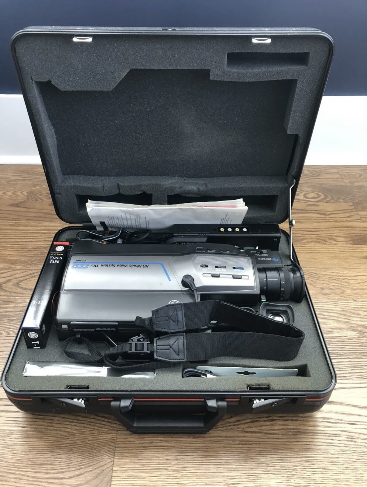 GE VHS Camcorder CG-9806 Video Camera Case Battery Accessories As-Is ...