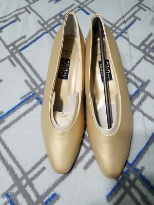 New Valley Lane Beige Pumps -- NEW -- Size 8 M | eBay