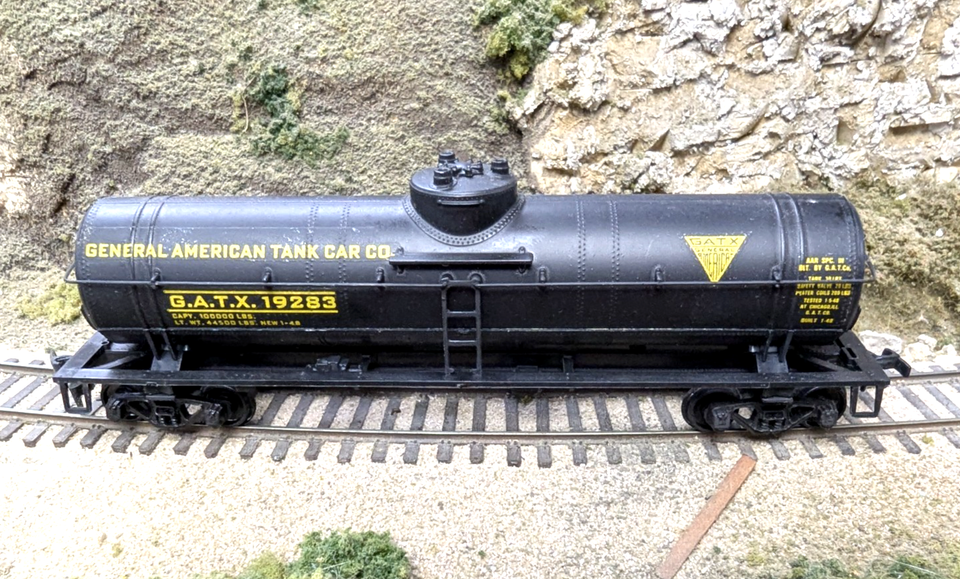 General Amercan Tank Car Co/GATX 10000-Gal Tank Car #19283, Athearn ...