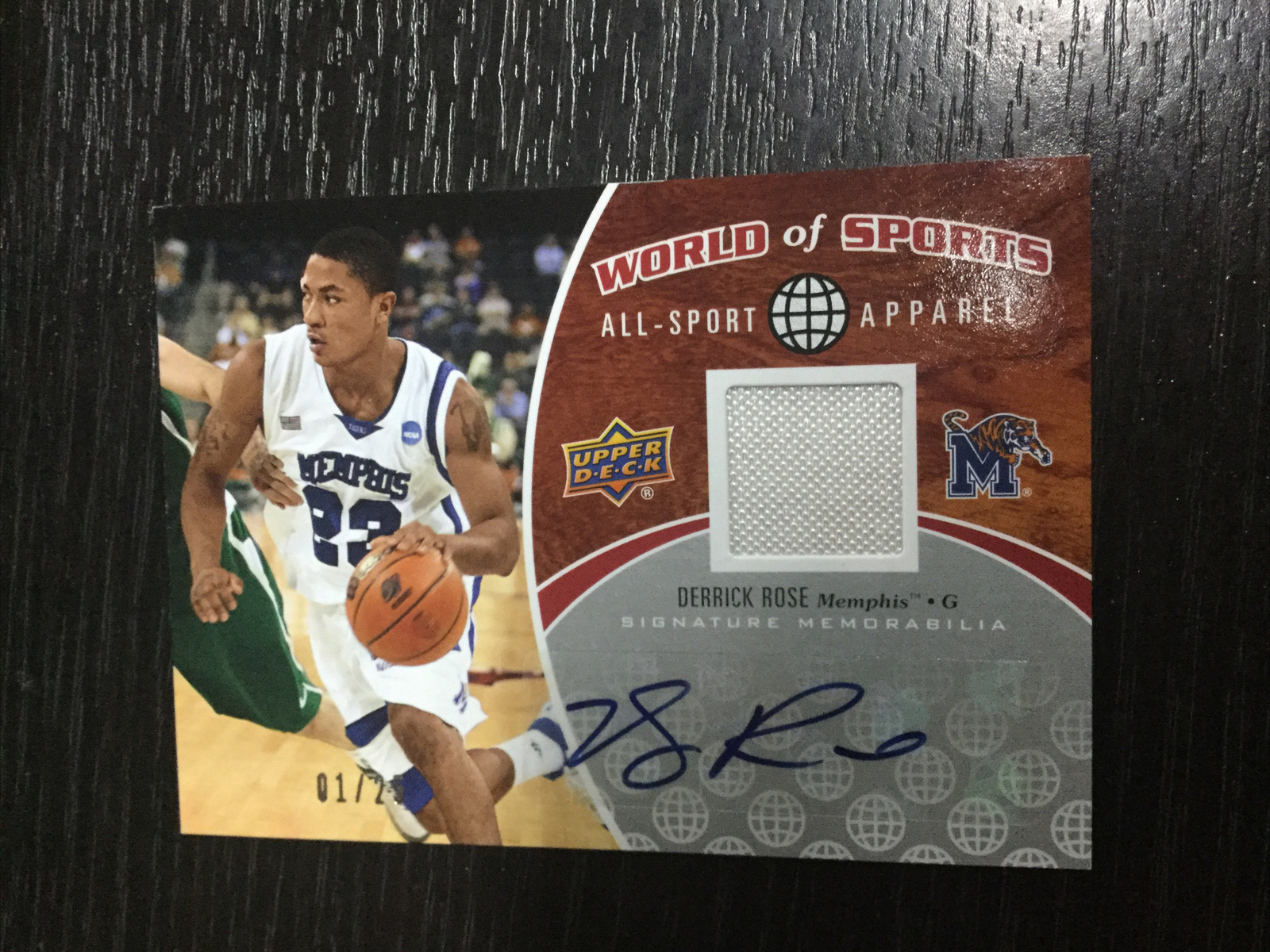 Derrick Rose Autographed Memorabilia | Signed Photo, Jersey ...