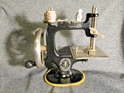 Sewing Machines - Mini Singer Sewing Machine