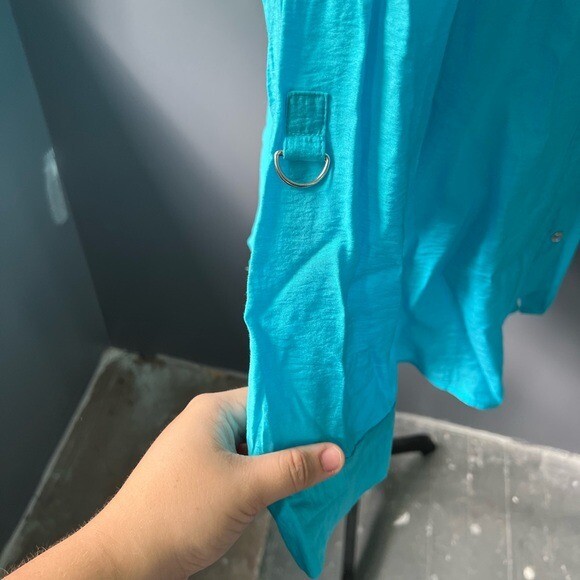 Roz & Ali light blue lightweight button up long sleev… - Gem