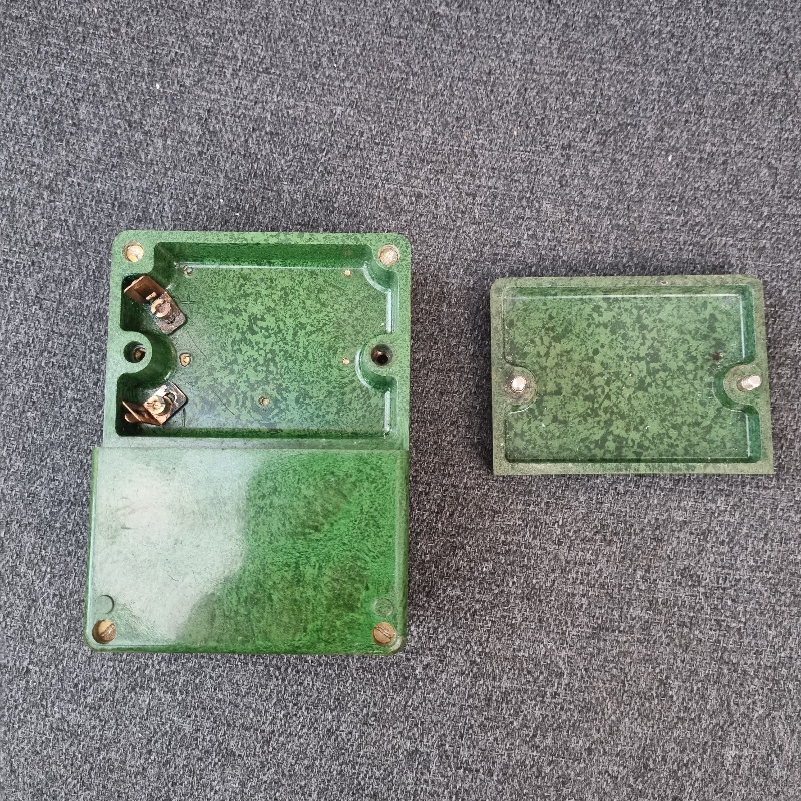 VINTAGE MEGGER CIRCUIT TESTING OHM METER - BAKELITE GREEN /| 1930/40s ...