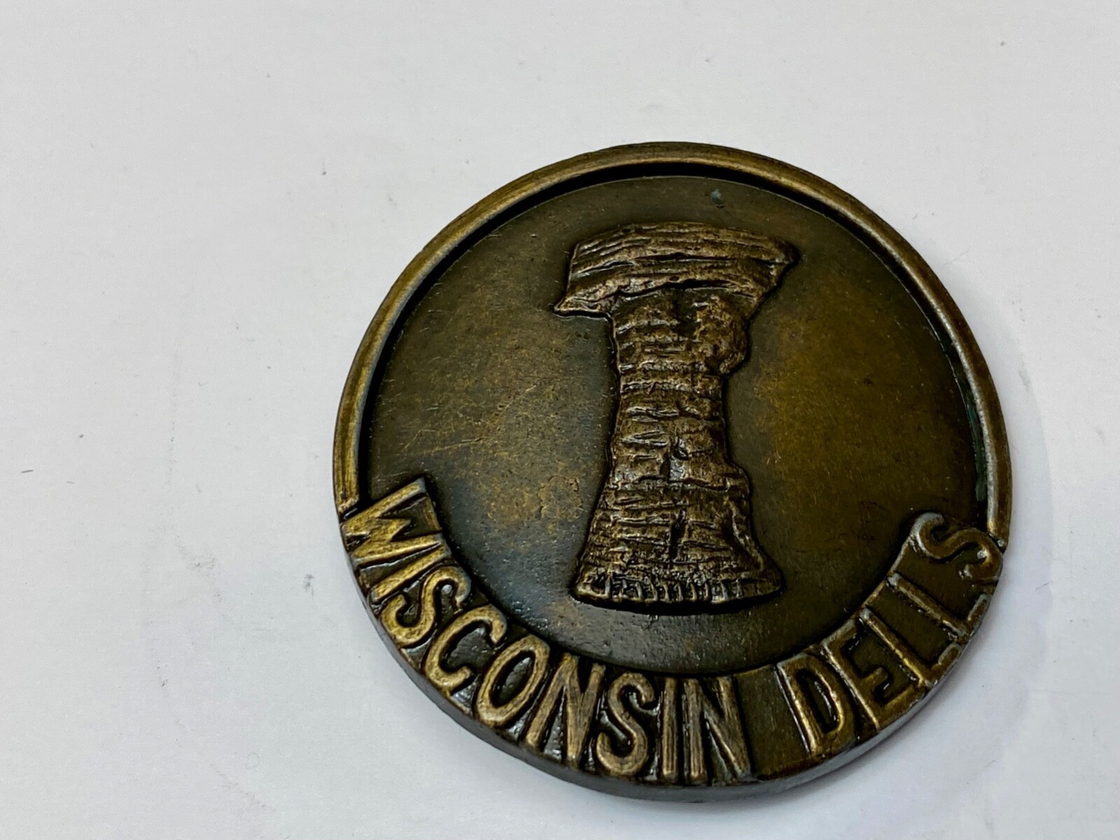 Vintage Wisconsin Dells round brass tone logo emblem … - Gem