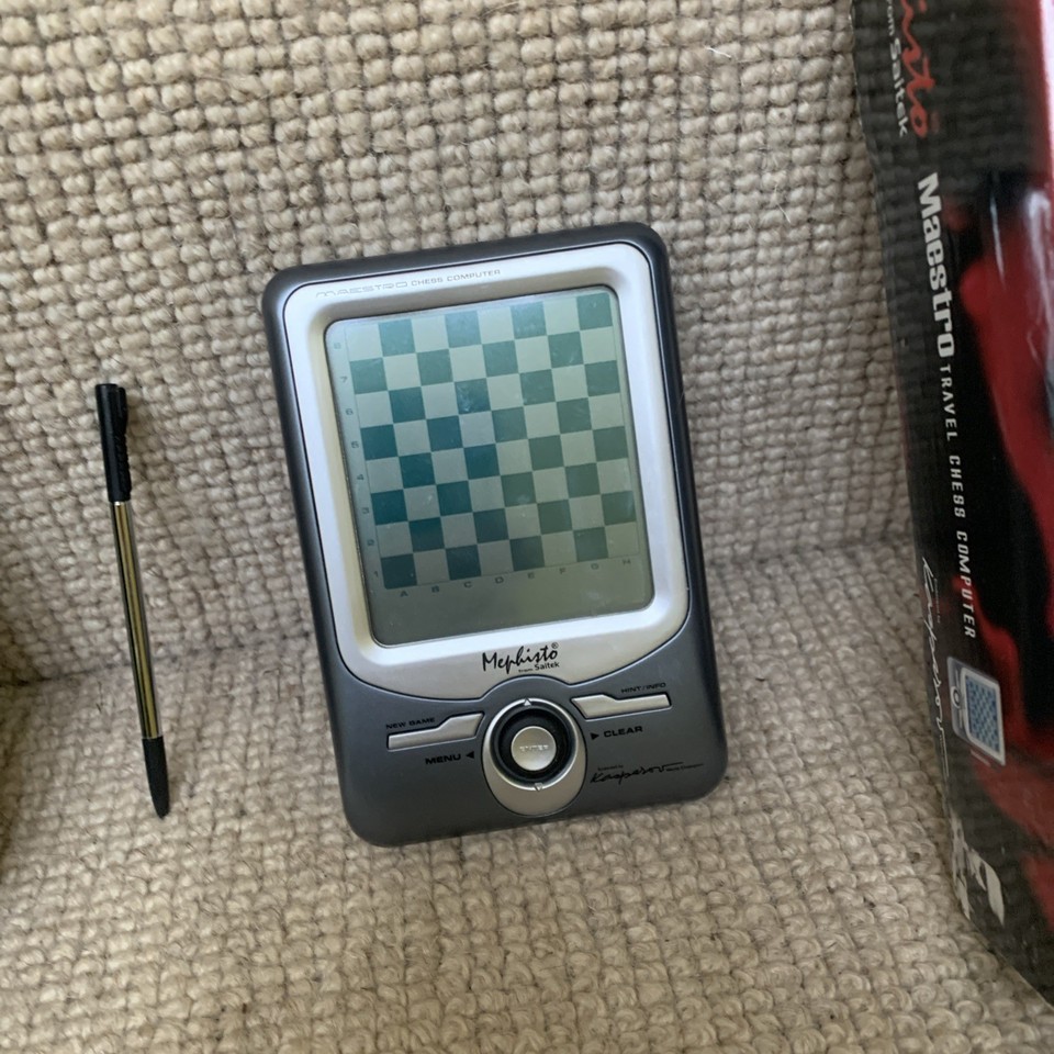 Mephisto Saitek Maestro Handheld Chess Computer Touchscreen 100 Levels ...