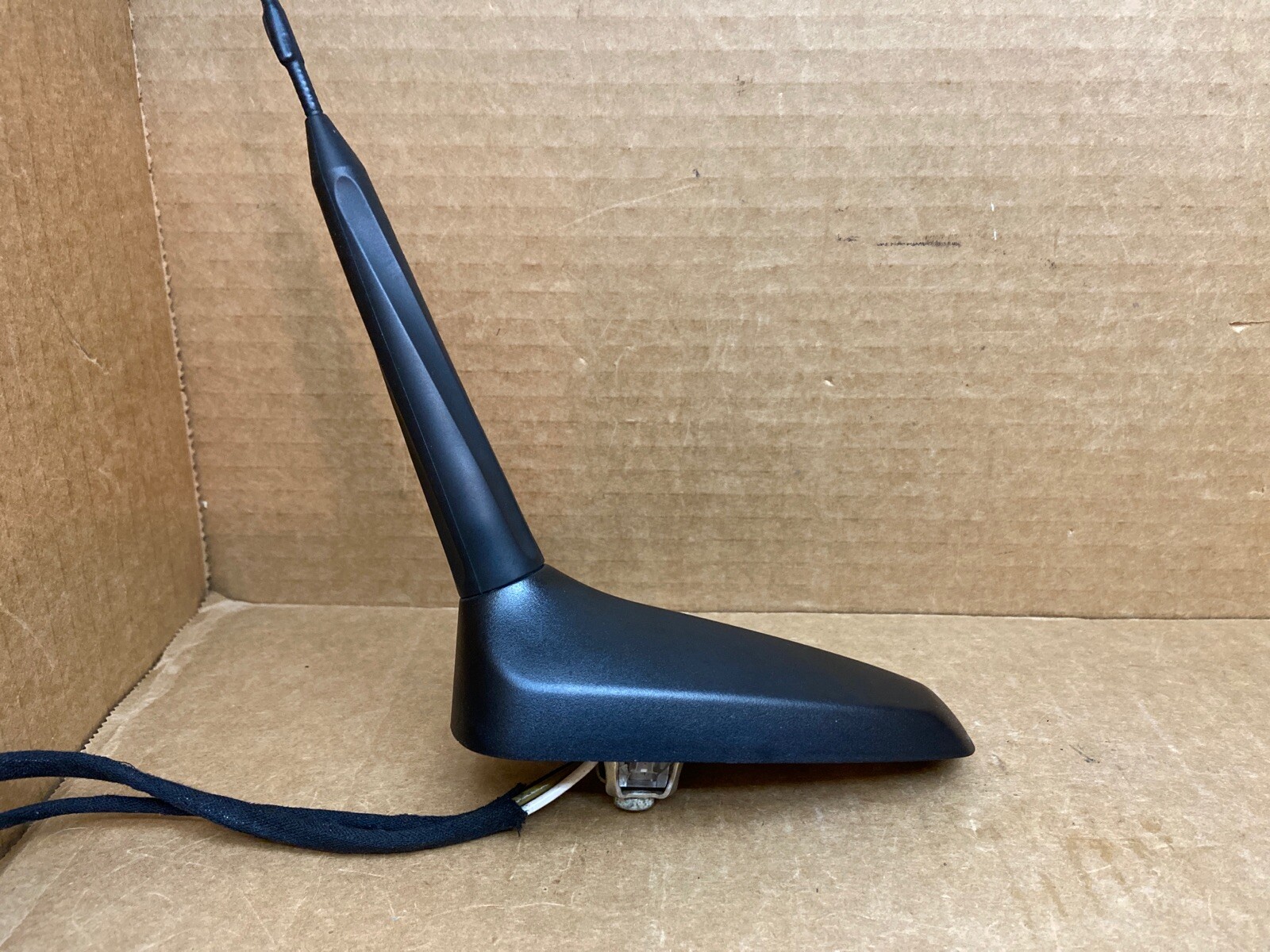 11-17 GMC Terrain Equinox Roof Mounted Radio Antenna Base Mast Assembly ...