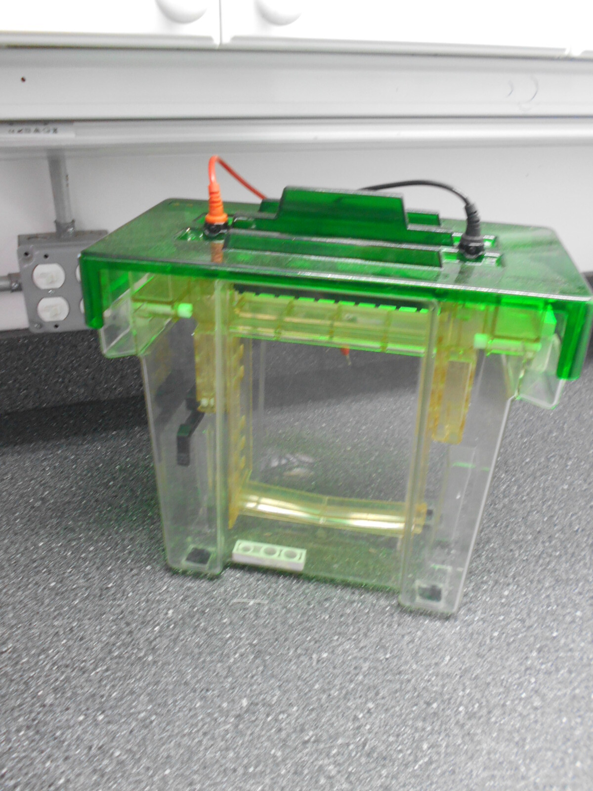 BIO-RAD DCode SYSTEM ELECTROPHORESIS BUFFER TANK, ELECTRODES, LID, AND CORE | eBay