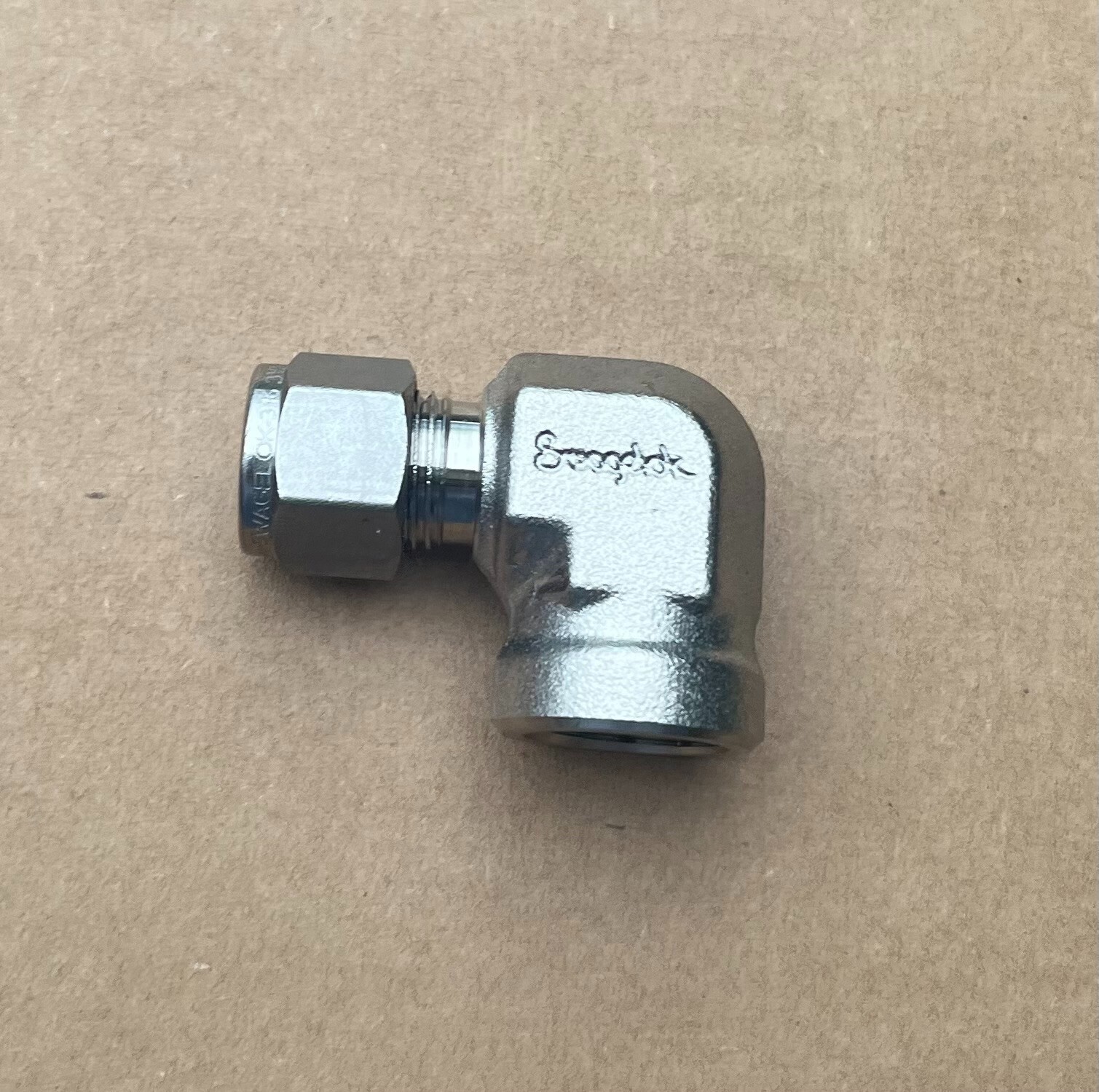 Swagelok 3/8" X 3/8" Stainless Steel Elbow SS-600-8-6 Several Available ...