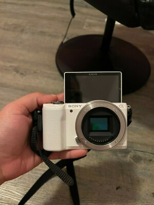 Sony Alpha a5000 20.1MP Camera - White, Mirrorless/Vlogging Camera ...
