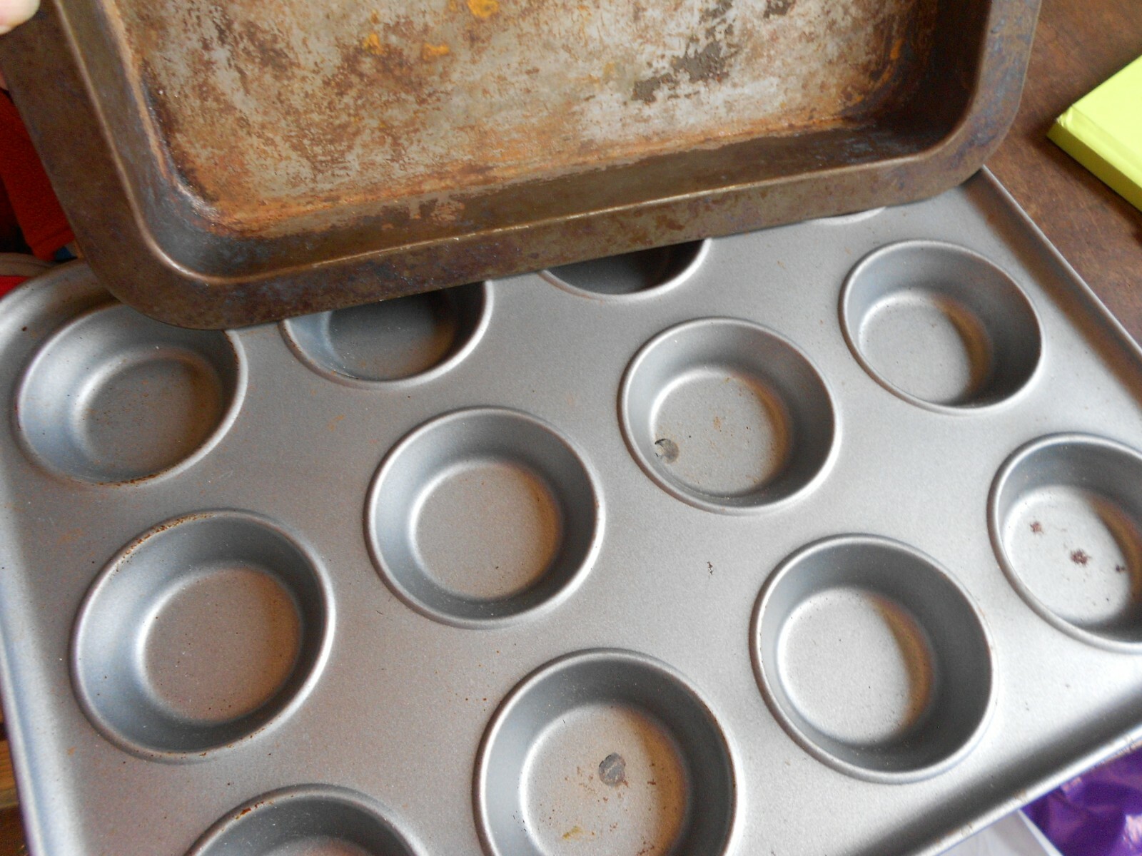 2 TINS BETTY CROCKER TRAY CAKE TIN 10" PATTY TINS BAKE METAL BUN ...