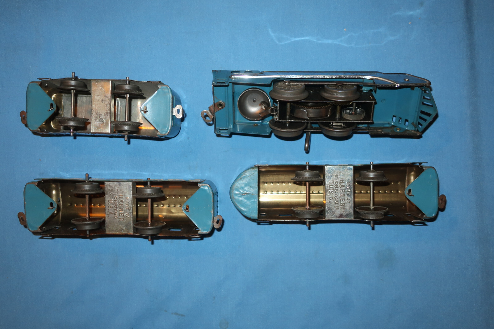 Hafner #1010 Mechanical Wind-up Steam Locomotive Passenger Set w ...