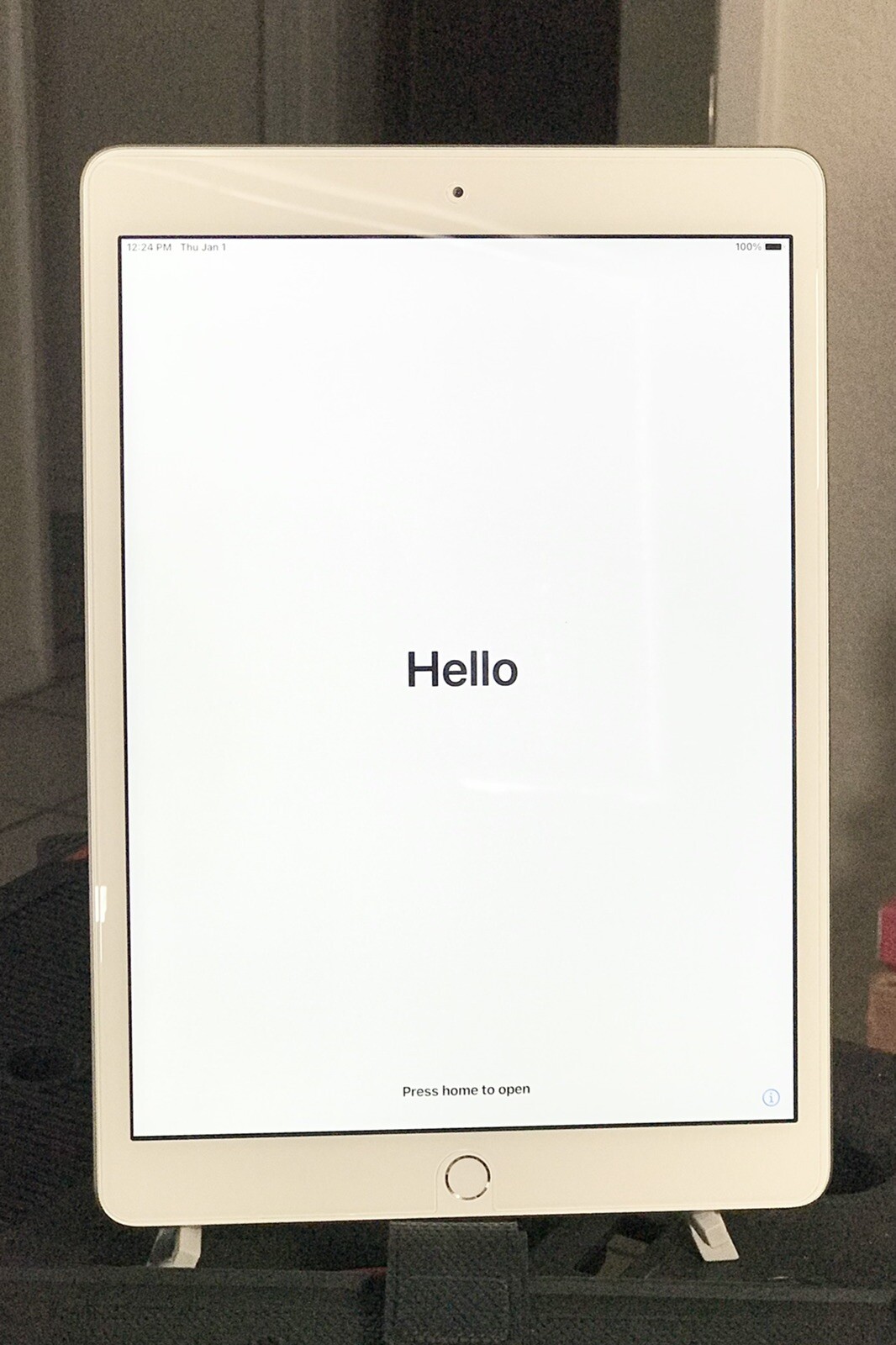 iPad A2270 8th Gen. MYLE2LL/A 128GB Silver W/Case 190199808195| eBay