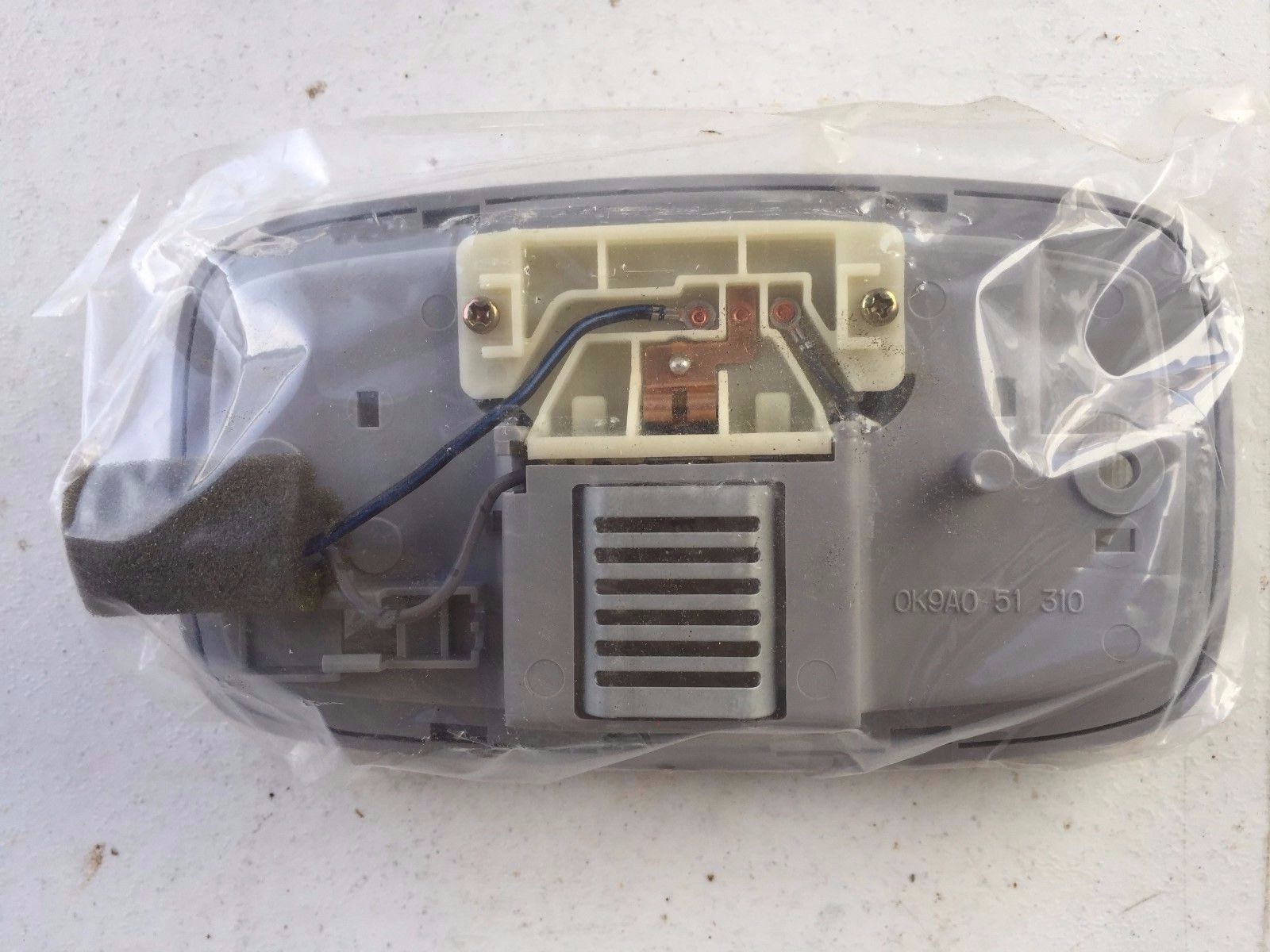 NEW KIA GENUINE OEM REAR DRIVER INTERIOR LIGHT ASSY 0K9A051310 SEDONA ...
