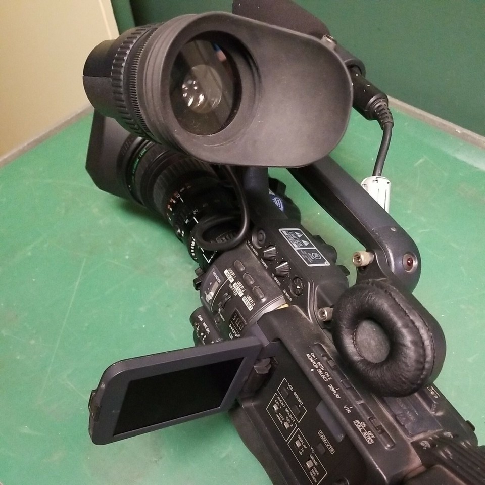 JVC ProHD 3-CCD MiniDV Professional Camcorder with 16x ProHD Fujinon ...