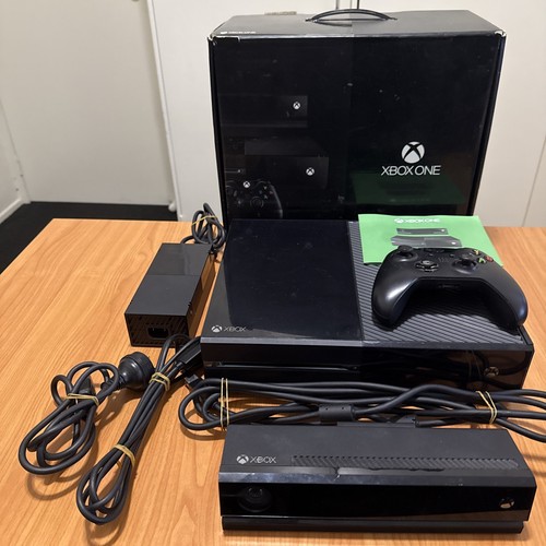 Xbox One Day One Console 500GB + Controllers + Kinect + HDMI Cable ...