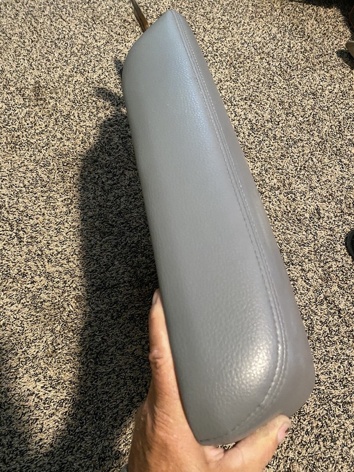 2007-2013 TOYOTA TUNDRA SEQUOIA CENTER CONSOLE LID ARM REST ARMREST TOP ...