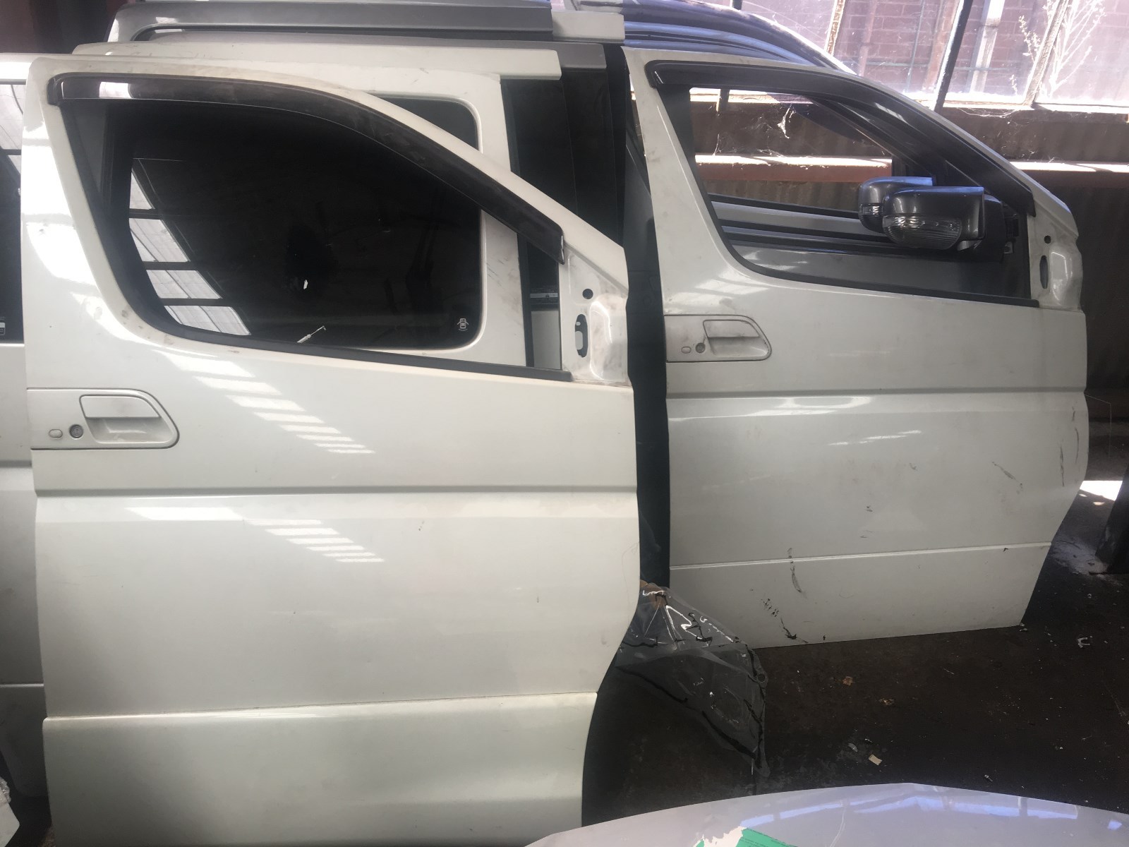 Nissan Elgrand E51 Front Door LHS or RHS | eBay