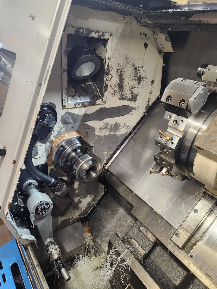 Doosan Puma 240B CNC Lathe, 2005 - Bar Feeder, Tailstock, Parts Catcher ...