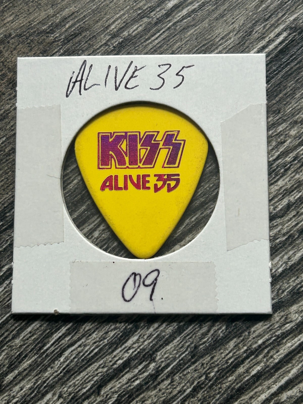 KISS Guitar Pick ERIC SINGER Alive 35 Tour Lakers Yellow Purple Vintage ...