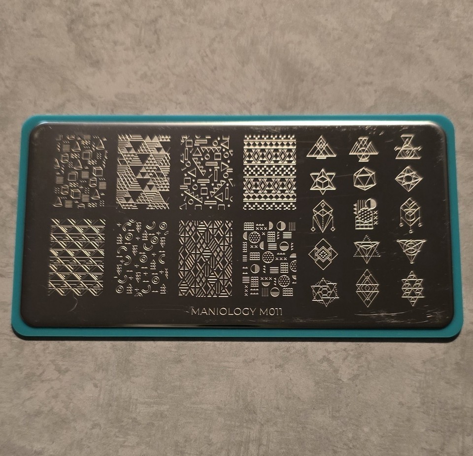 Maniology M011 80's Vintage Retro Crystal Sprinkle Pattern Shapes Nail ...