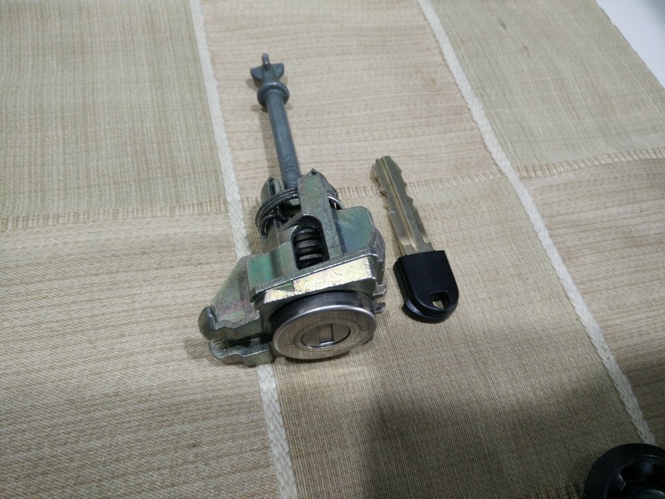 2004-2009 04-09 Toyota Prius Driver Door Key Lock Cylinder With 1 Key ...