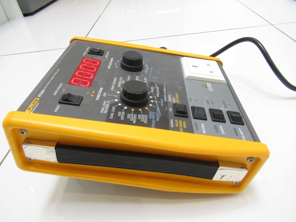 FLUKE BIOMEDICAL ESA601 ELECTRICAL SAFETY ANALYSER MEDICAL EQUIPMENT ...