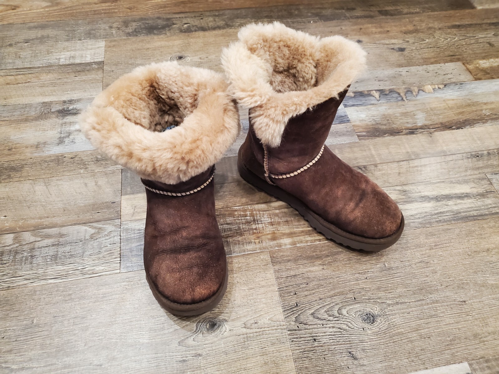 UGG Nash Shearling Lined Brown Leather Classic Short … - Gem