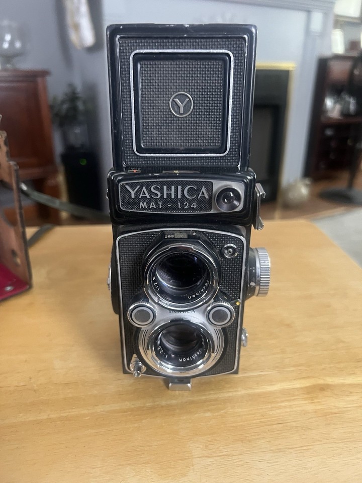 Vintage Yashica Mat 124 Medium Format TLR Camera - Yashinon 80mm F3.5/2 ...