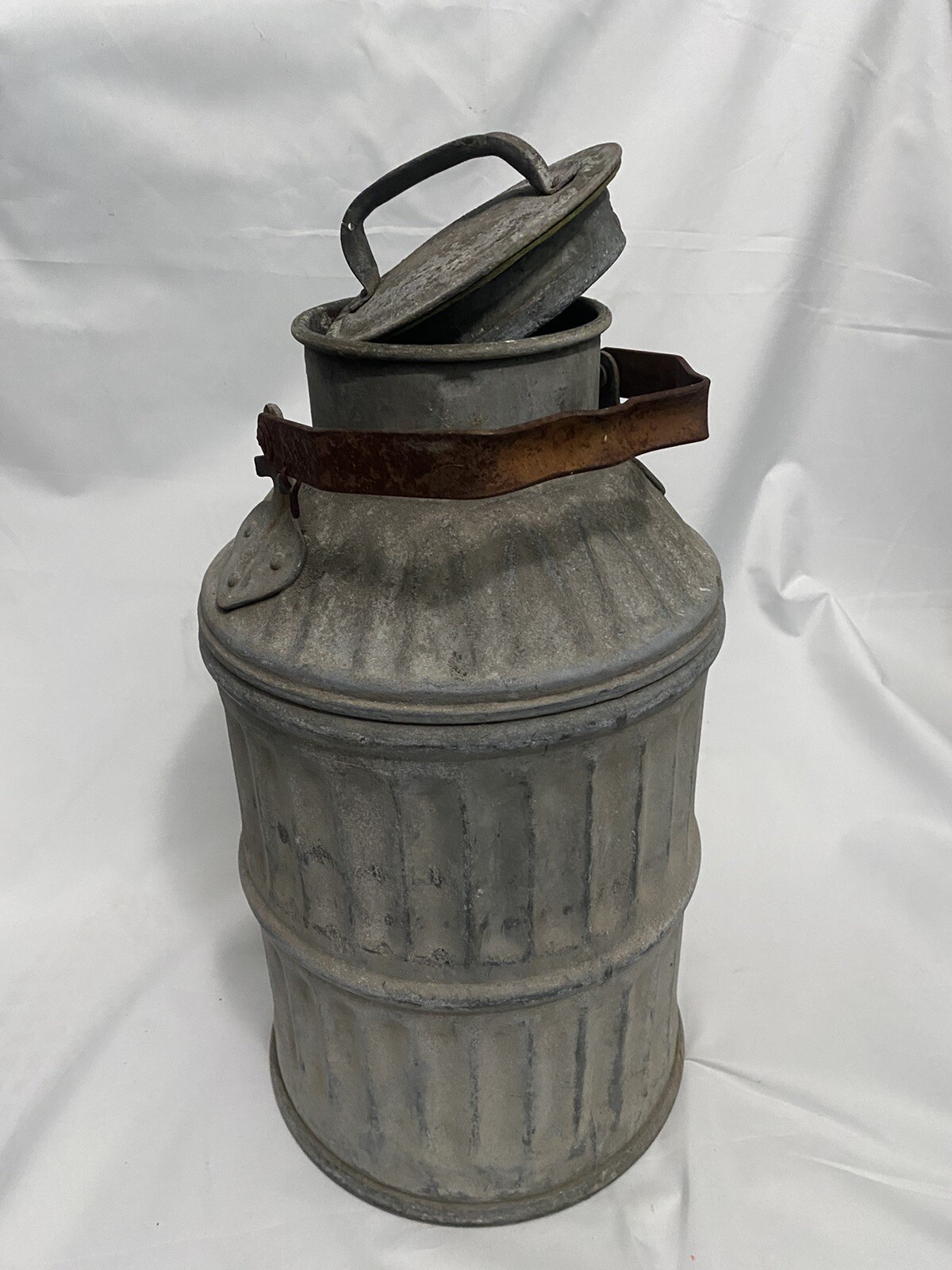 Antique 5 Gallon Oil Can STANDARD OIL Embossed Letters Gas Service ...