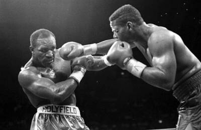 Alex Stewart Throws A Punch Against Evander Holyfield 1 Old Boxing ...