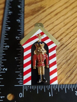 VINTAGE TOY SOLDIER PIN H4 | eBay