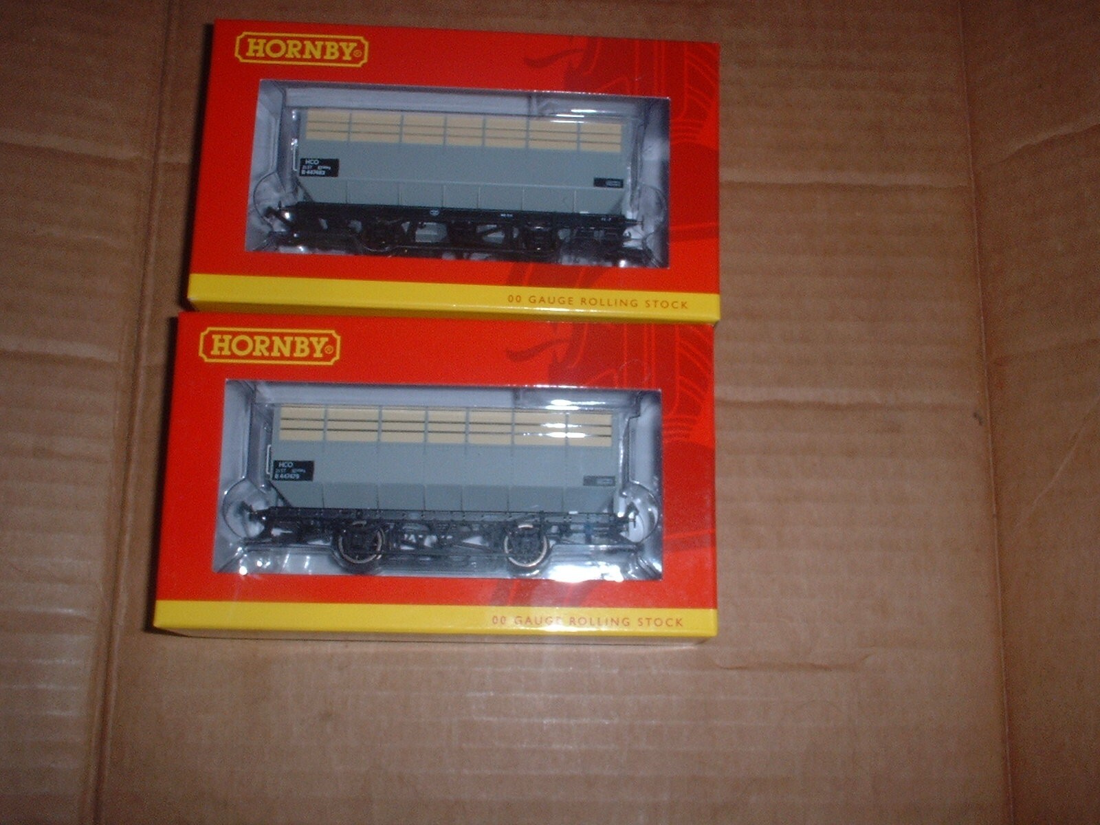 Hornby R6783 BR 20 Ton Coke Hopper Wagons - Three Wagon Pack :: Railway ...