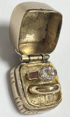 “9ct Yellow Gold Opening Ring Box Charm With Wedding & Engagement Rings ...