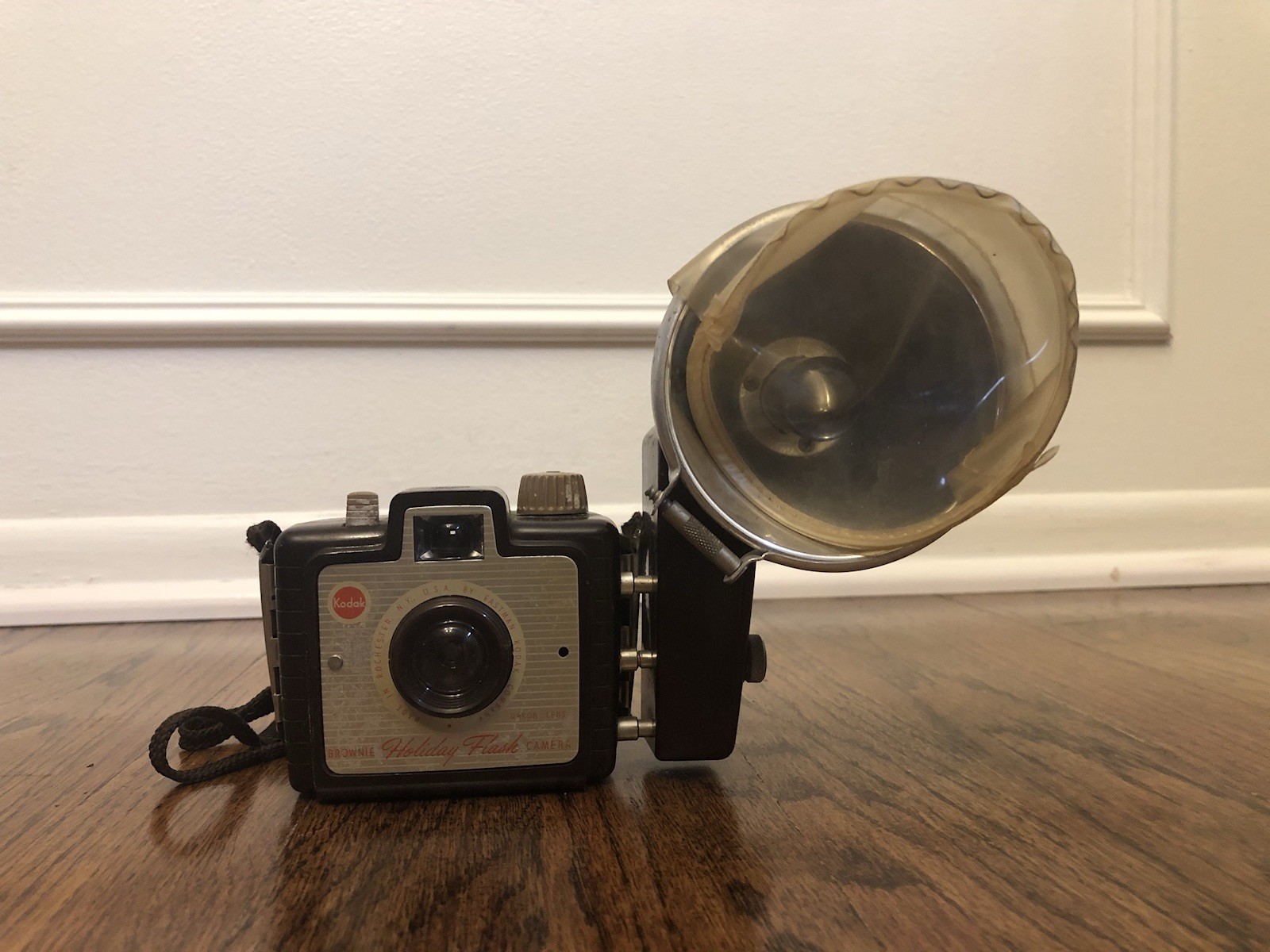 1950s KODAK BROWNIE HOLIDAY FLASH CAMERA Dakon Lens Untested | eBay