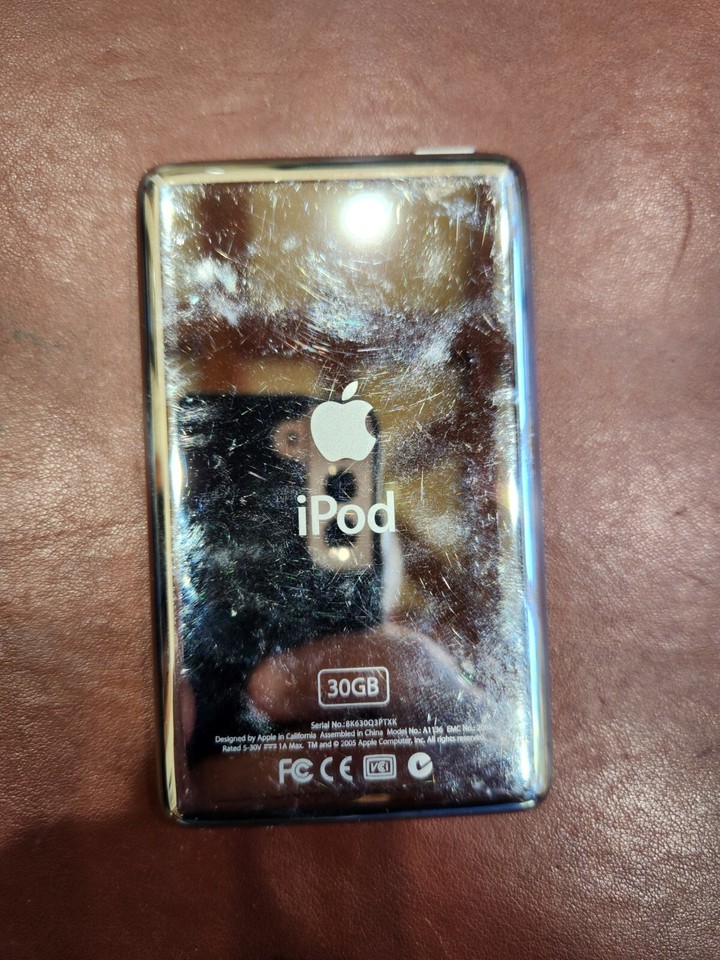 iPod 5th Generation Model A1136 Black 30gb EMC No. 2065 | eBay