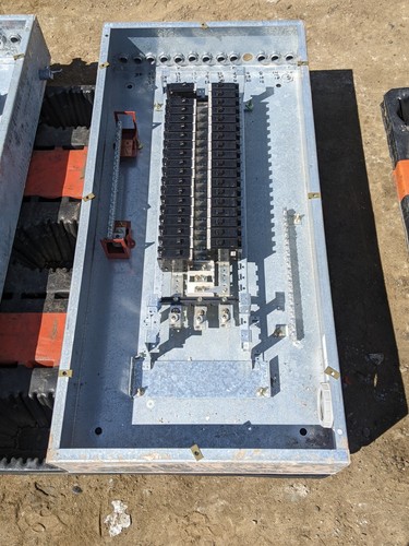 Cutler Hammer PRL1 Panelboard 225A 120/208 Volt 3 Phase 4W 42 Space Pow ...