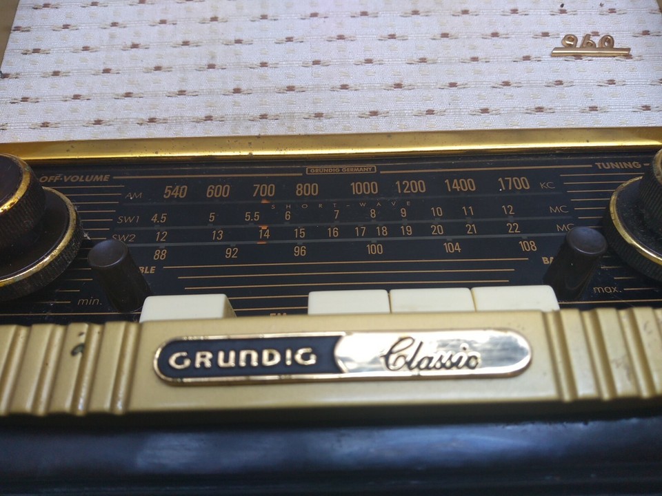 Grundig Classic 960 Hi-Fi ShortWave Table Radio Stereo Tuner AM/FM SW ...