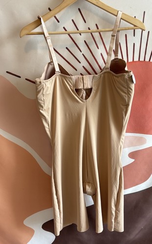SPANX Size 1X Neutral Shaping Plunge Nude Low Back Bodysuit NWT | eBay