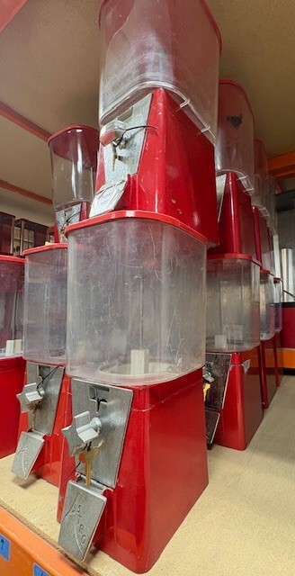 Red Oak 450 Gumball Candy Toy Nut bulk vending machine Extra Capacity ...