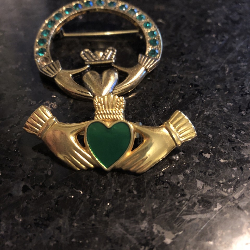 Vtg 90s Irish Claddagh Pin Green Enamel Gold Tone Metal Rida round pin ...
