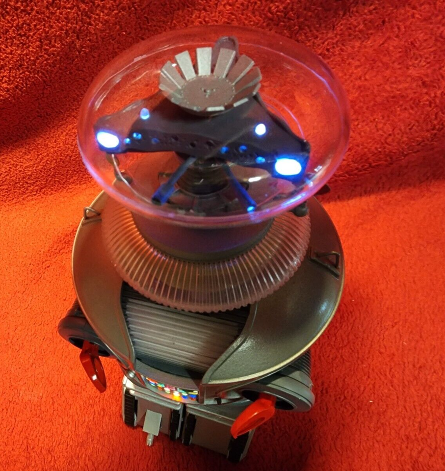 Lost in Space 1:6 Scale Robot B-9 Built Replica, RC, LIGHTED, SOUND ...