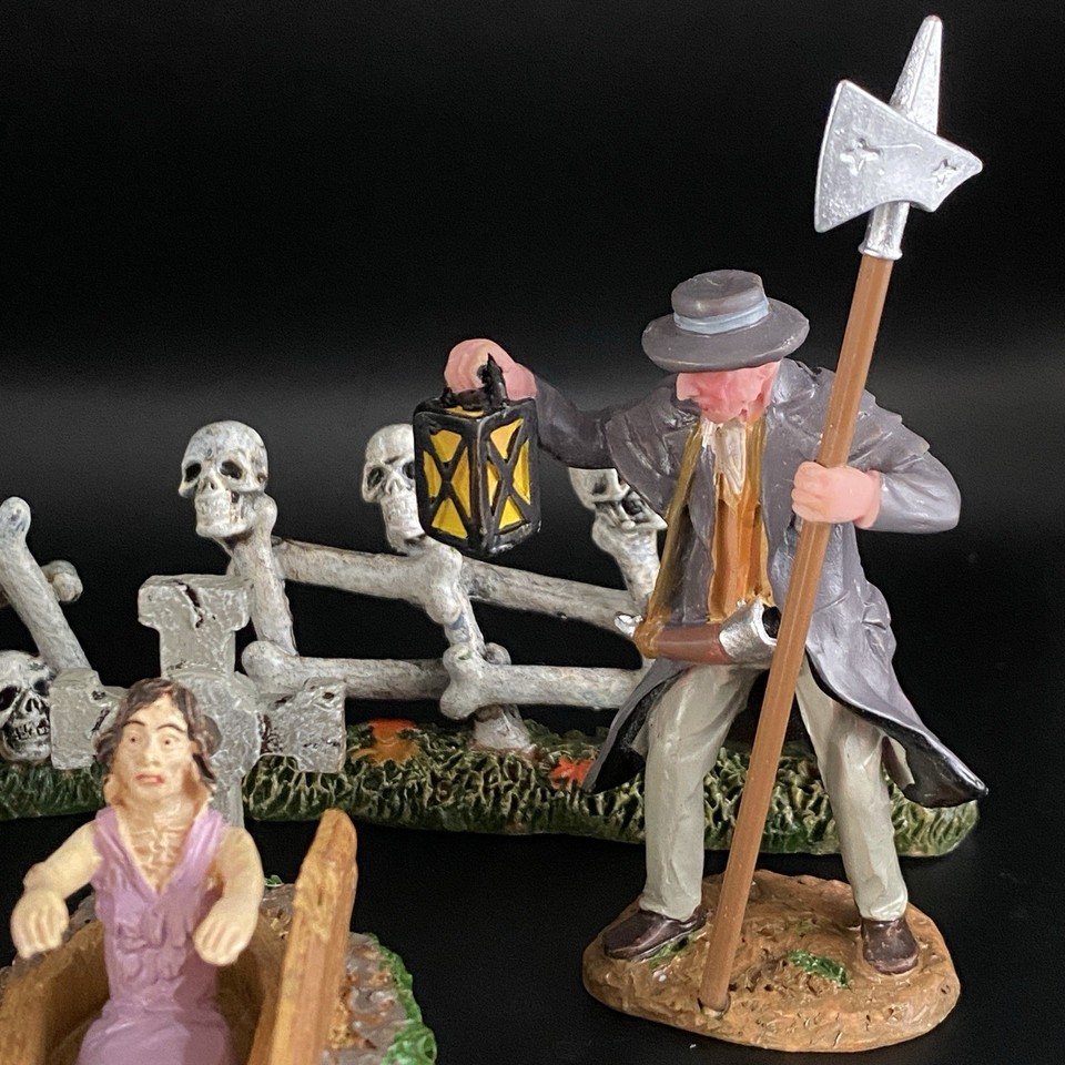 Lemax Spooky Town Halloween Figures Graveyard Zombies Skeleton Fence ...