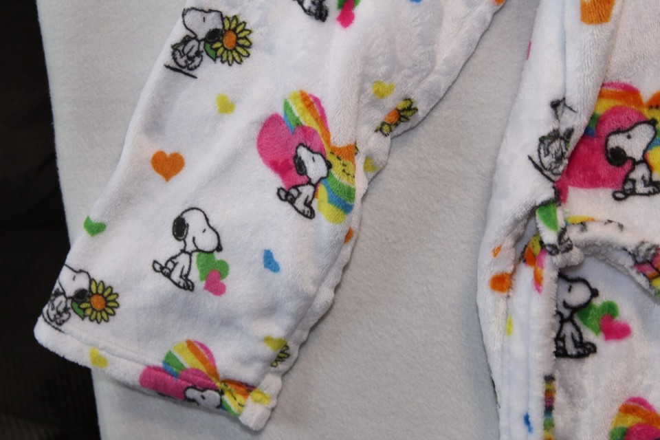 PEANUTS SNOOPY BATHROBE Berkshire Design Rainbow Snoopy Heart Flowers L ...