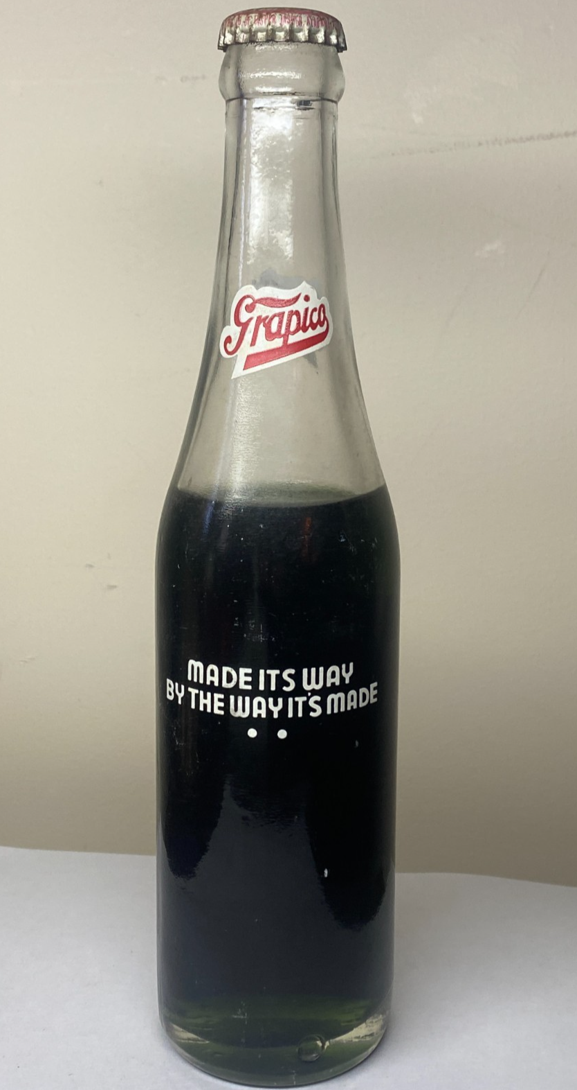 Vintage Full original CAP Sparkling GRAPICO Red & White ACL 10oz Bottle ...
