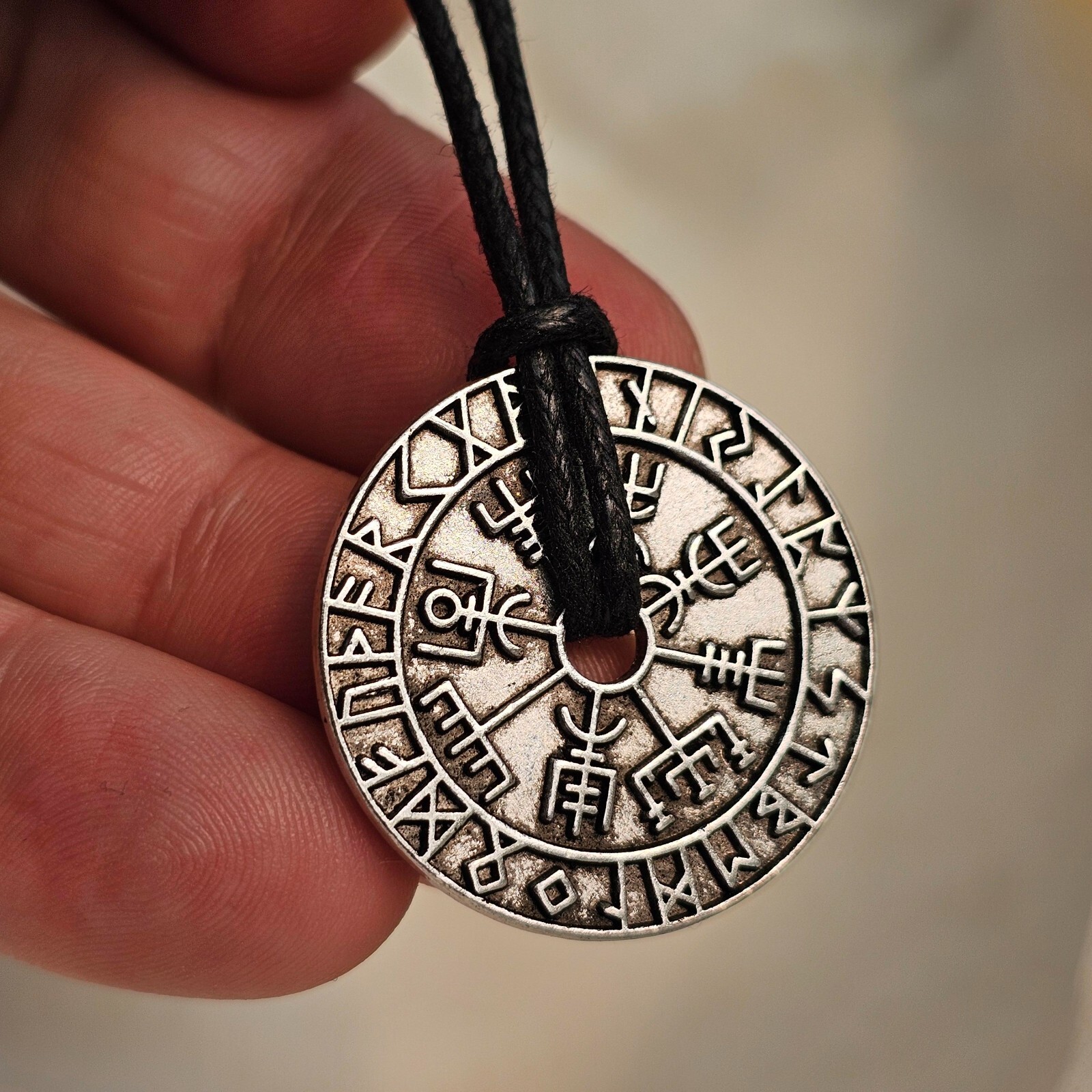 Vegvisir Rune Wheel Pendant Necklace Valknut Odin Hammer Rune Norse ...