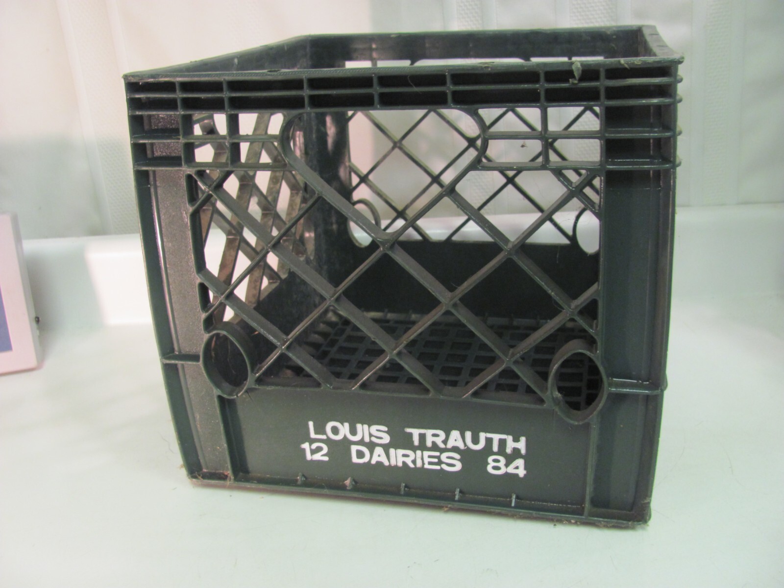 VTG Louis TRAUTH Dairy INC Dairy Green Plastic Milk Crate Cincinnati 12 ...