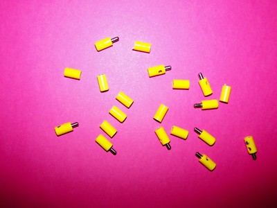 090(YL) YELLOW, ROUND PIN LOT LGB/ MARKLIN HO 10 MALE 10 FEMALE PLUGS ...