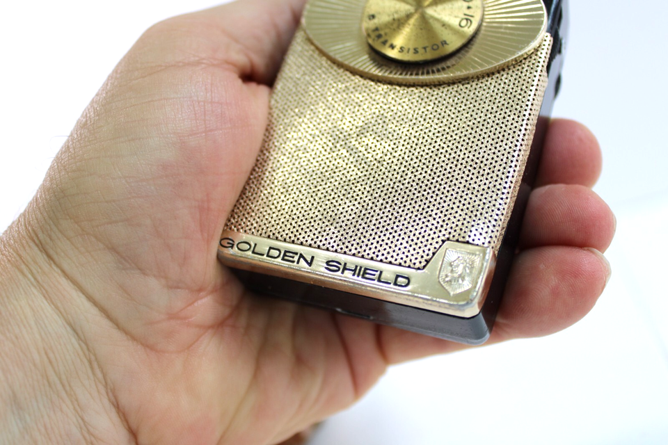 VINTAGE 1950s OLD " GOLDEN SHIELD " ANTIQUE TRANSISTOR RADIO & 3 D ...